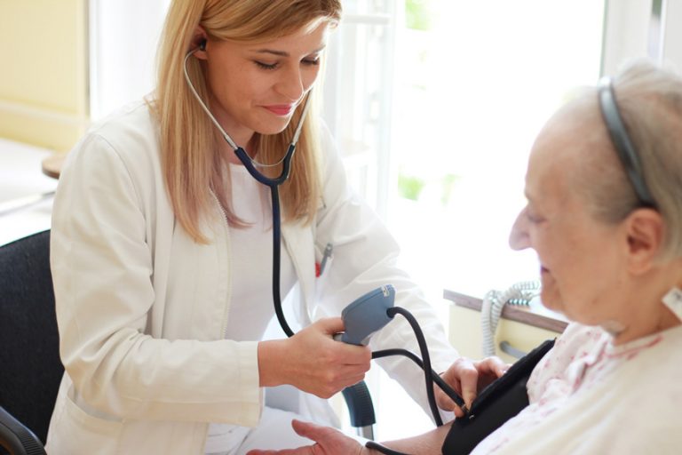 Zdravstvena njega u kući - Dom za starije sanatorij Ćorluka